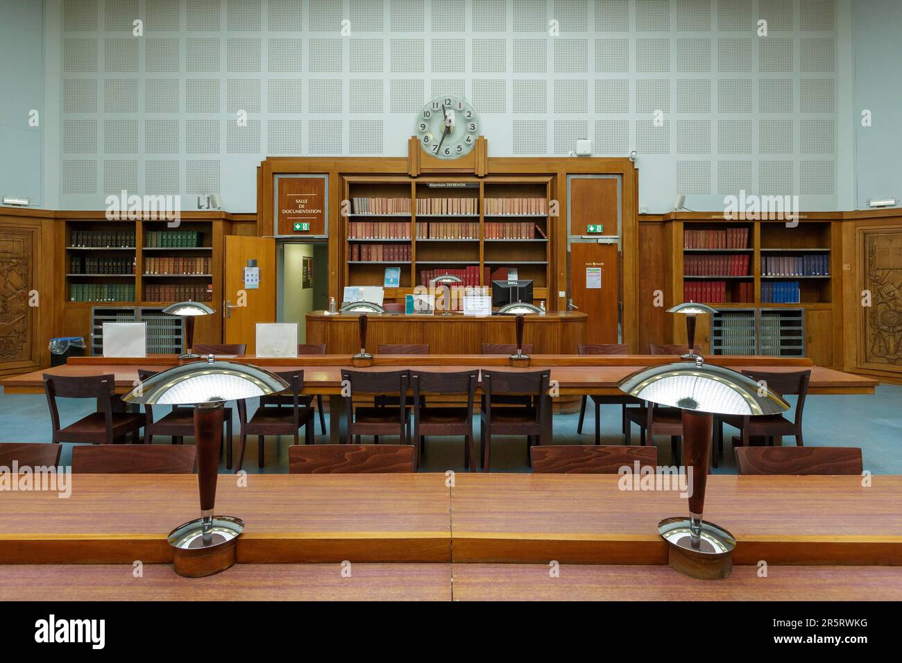Cours universitaire hi-res stock photography and images - Alamy