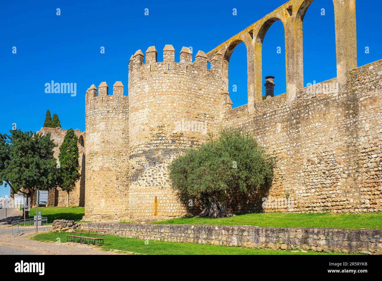 Towers of the aqueduct hi-res stock photography and images - Alamy