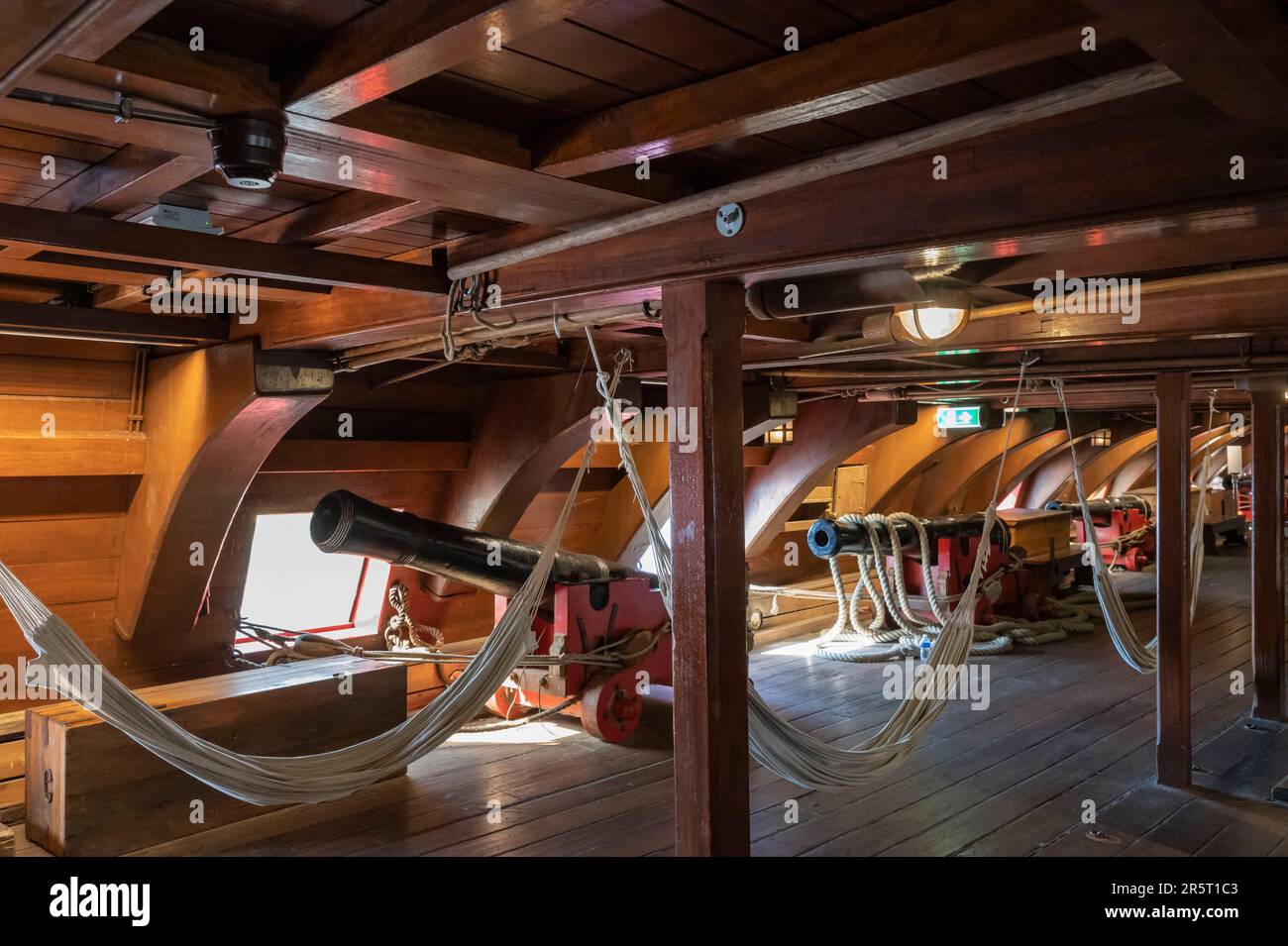 18th century ship cannon hi-res stock photography and images - Alamy