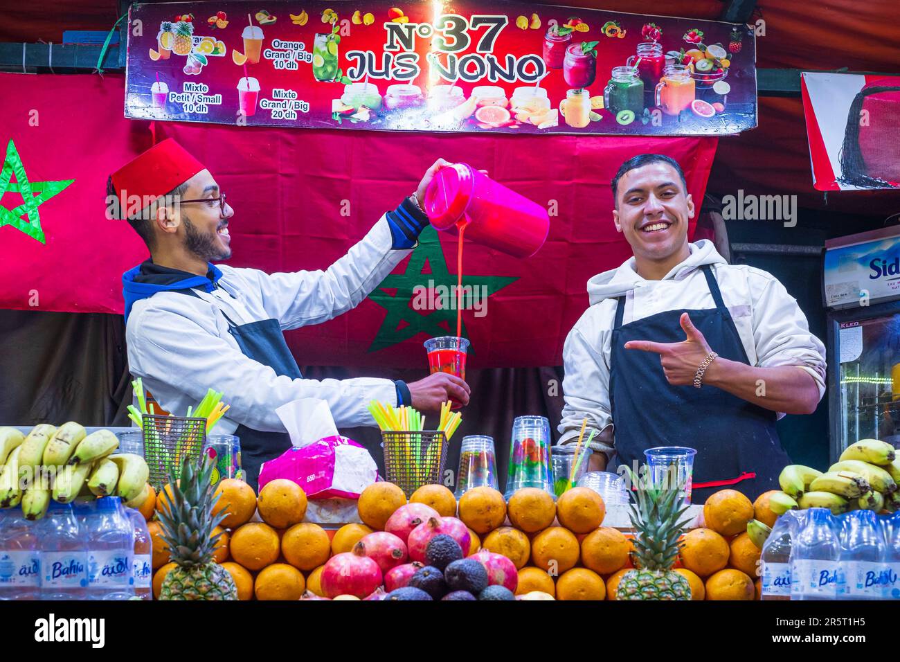 Fruit juice seller hi-res stock photography and images - Alamy