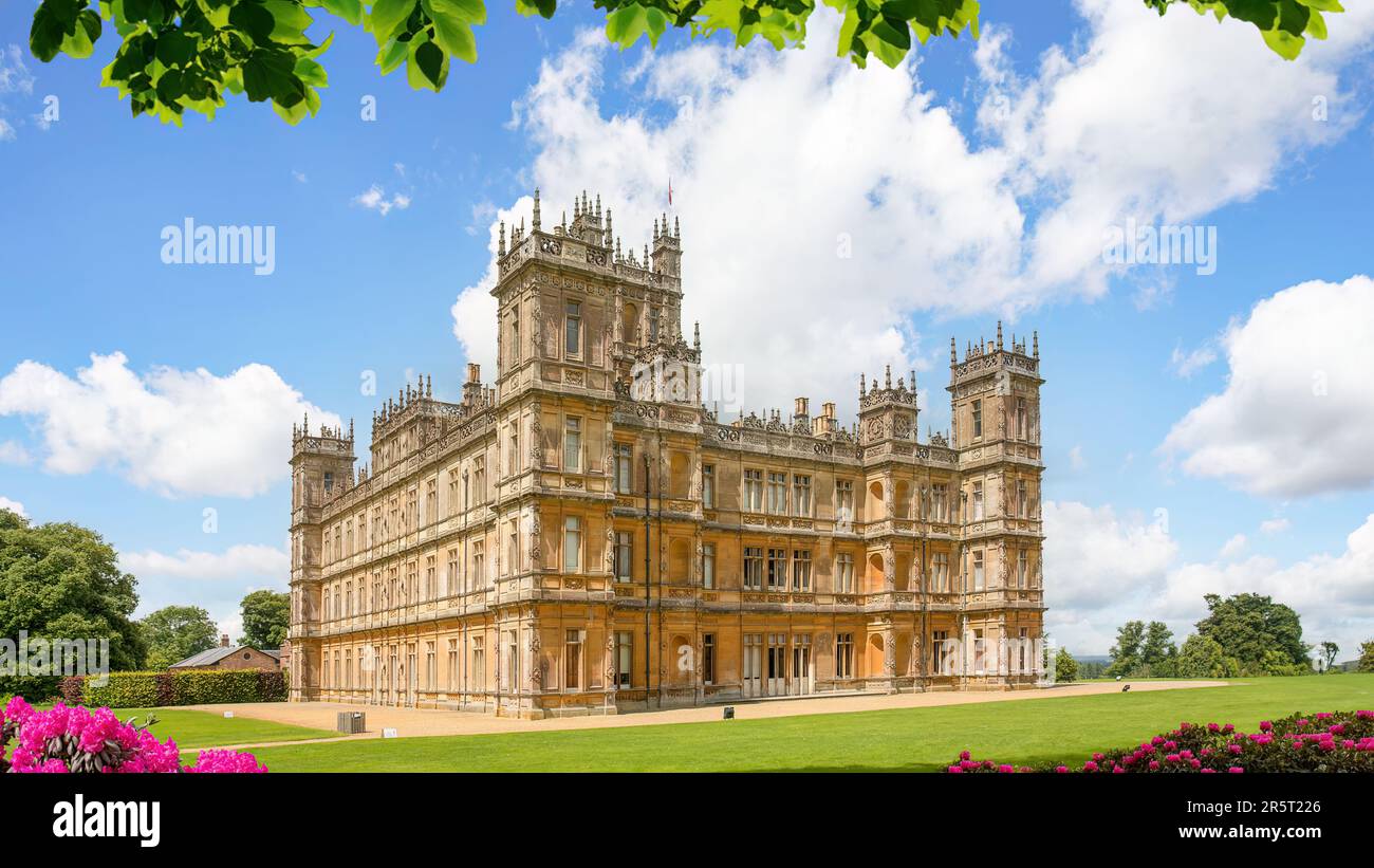 Downton abbey castle hi-res stock photography and images - Alamy