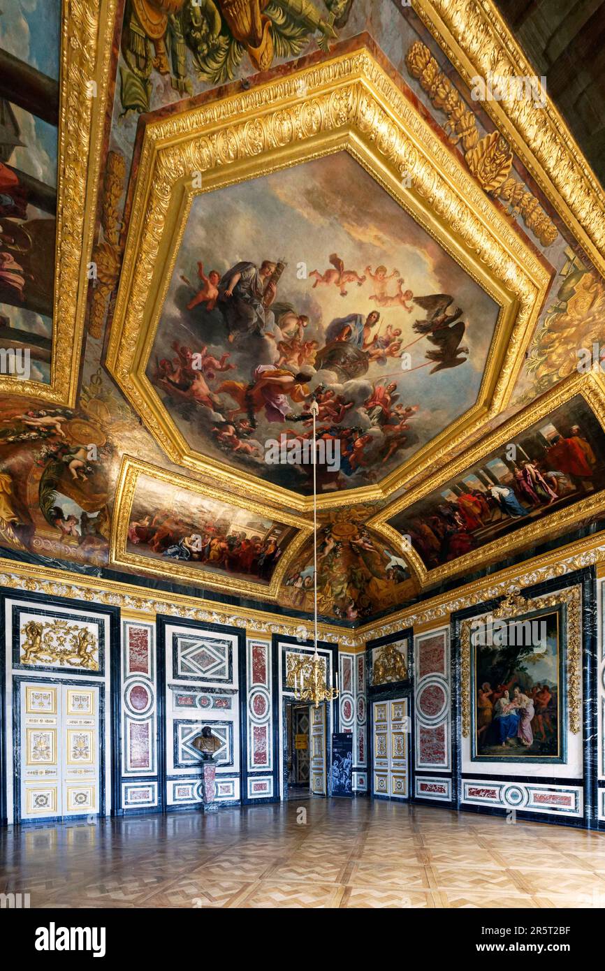 France palace versailles gilded door hi-res stock photography and ...