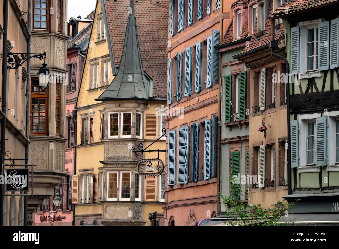 France, Haut Rhin, Colmar, Grand Rue, Maison des Arcades, Au Lion Rouge ...