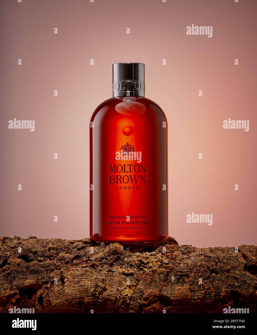 Molten Brown bath and shower gel:Studio product image Molten Brown is ...