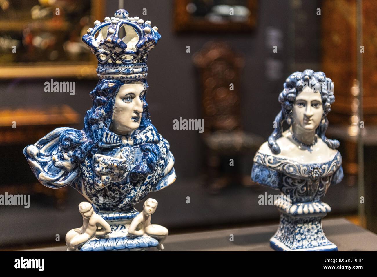 Delftware plate hi-res stock photography and images - Alamy