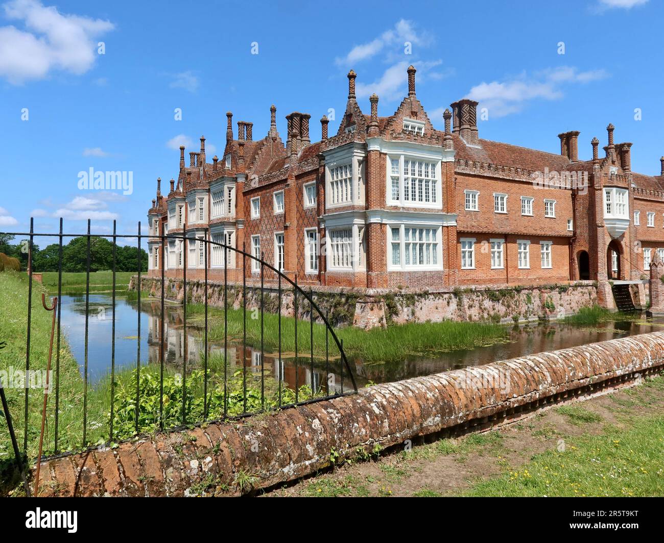 Helmingham hall hi-res stock photography and images - Alamy