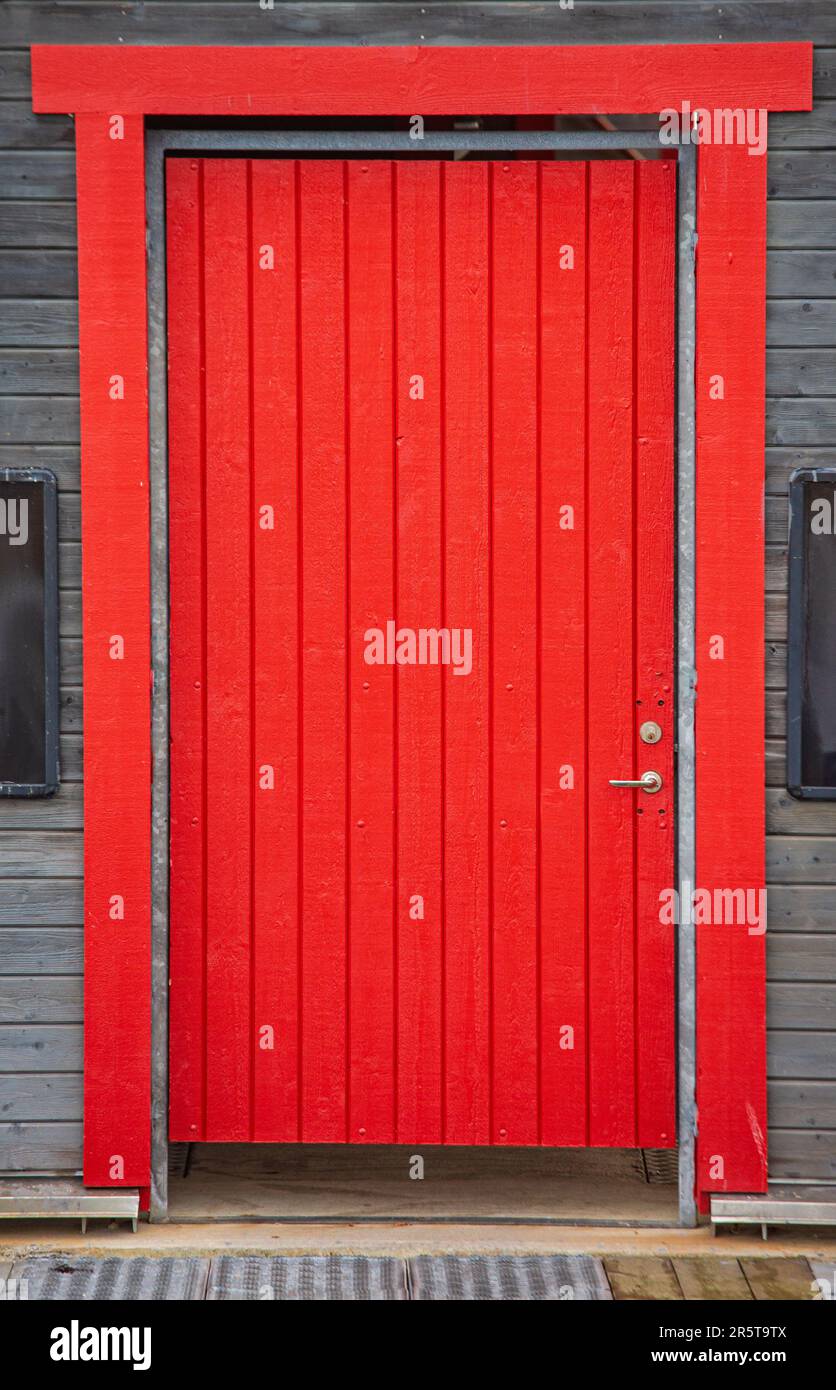 Bright red paint door frame hi-res stock photography and images - Alamy