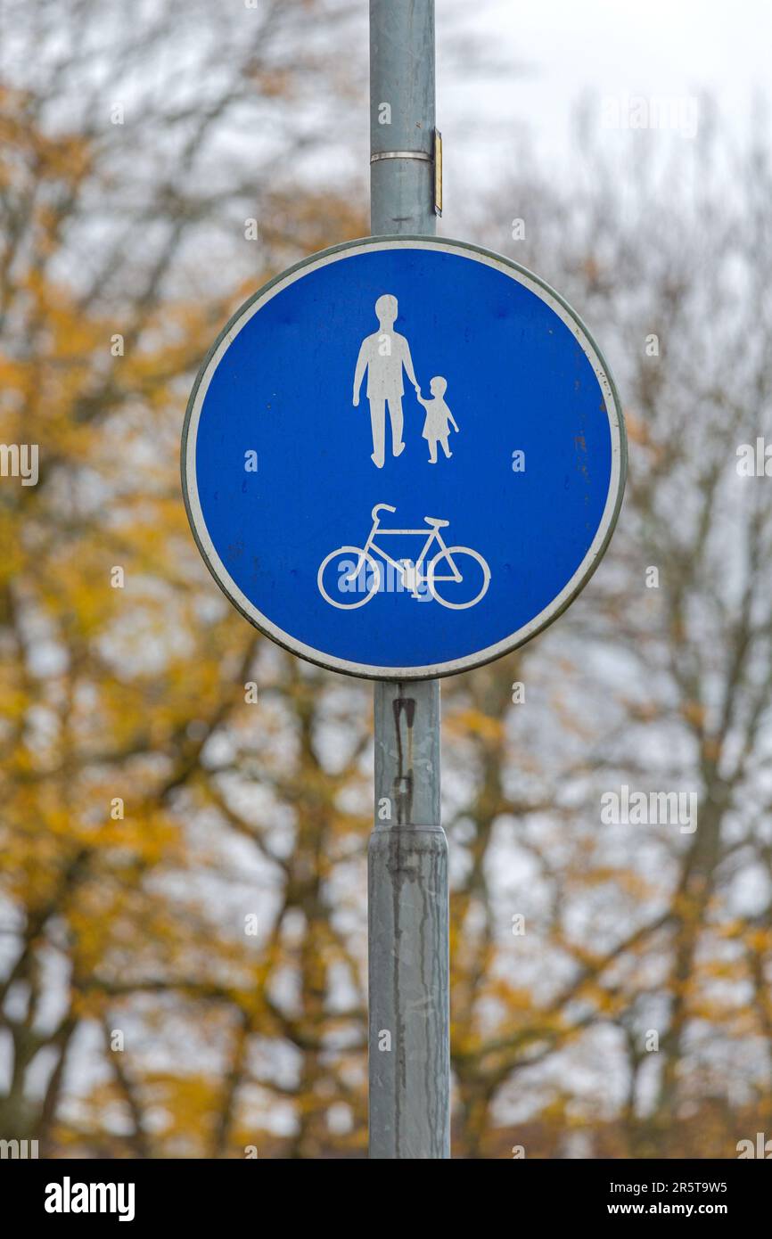 Shared Route Pedestrians Path and Bike Lane Blue Sign Stock Photo - Alamy