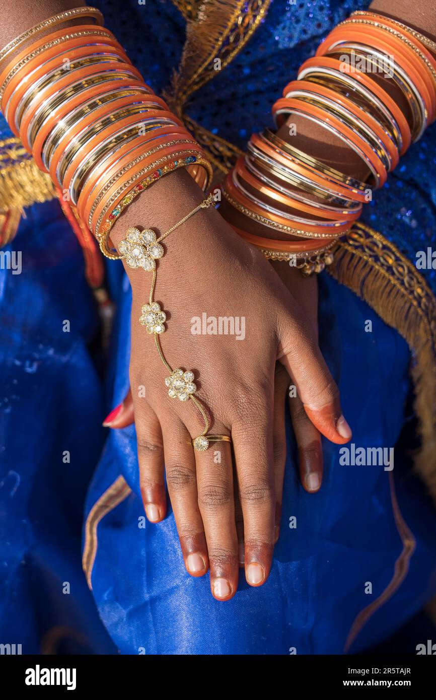 Indian hindu bride wearing traditional hi-res stock photography and ...