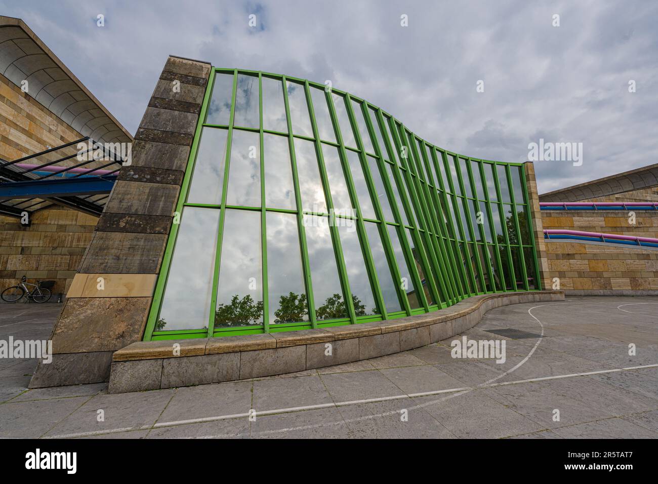 New State Gallery designed by James Stirling, Stuttgart, Baden ...