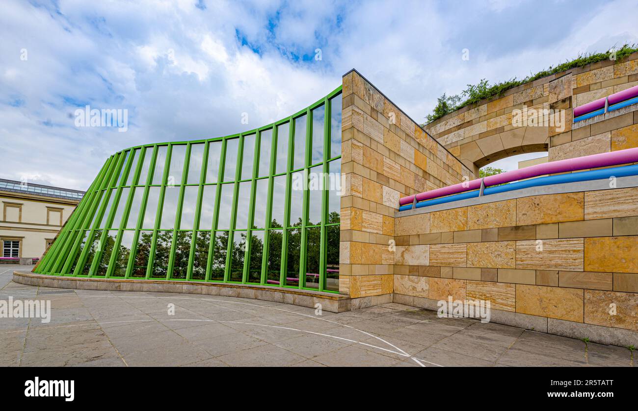 New State Gallery designed by James Stirling, Stuttgart, Baden ...
