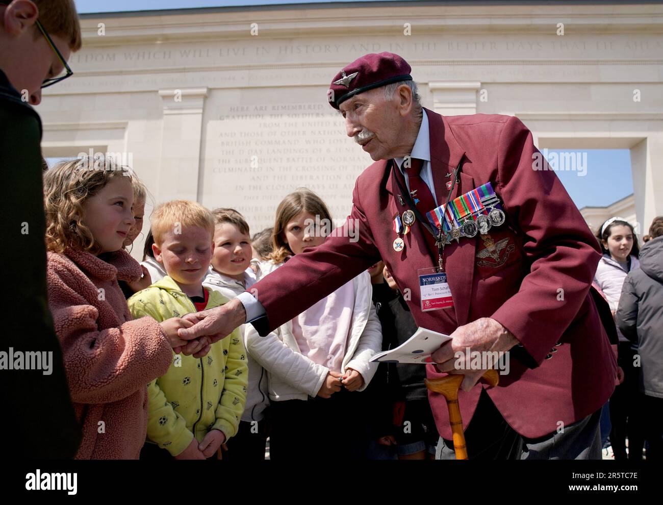 D-Day veteran Tom Schaffer (left), 13th Battalion Parachute Regiment ...