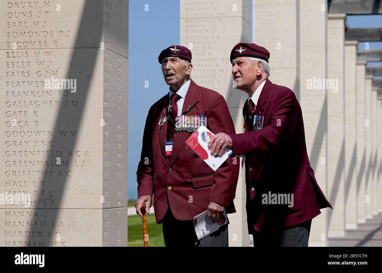 D-Day veteran Tom Schaffer (left), 13th Battalion Parachute Regiment ...