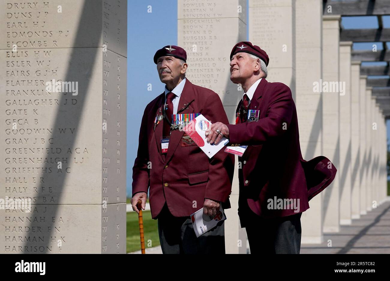 D-Day veteran Tom Schaffer (left), 13th Battalion Parachute Regiment ...