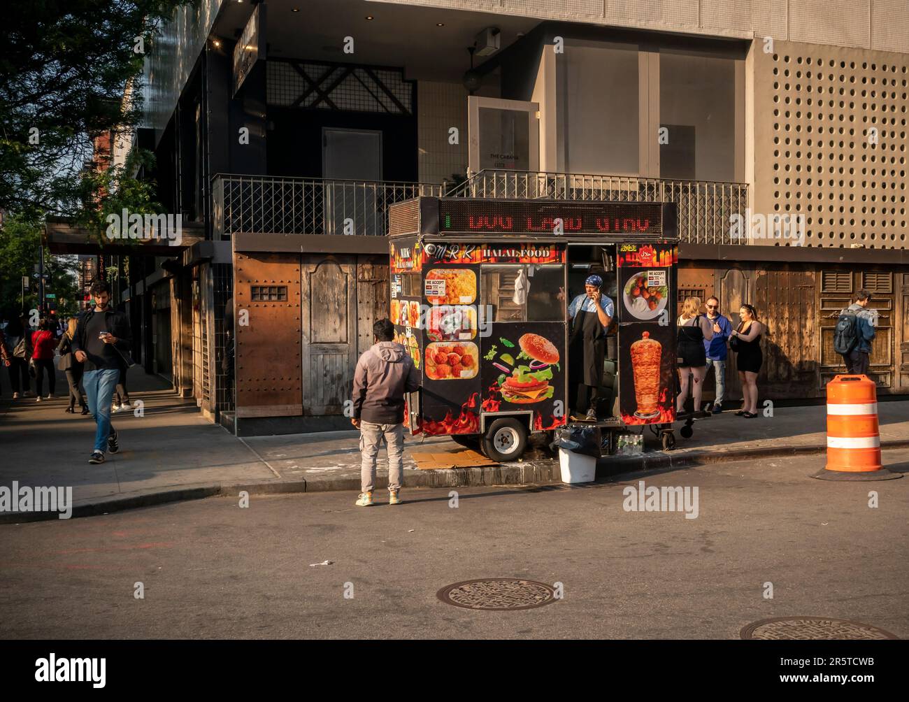 Halal food cart in Chelsea in New York on Thursday, June 1, 2023 ...