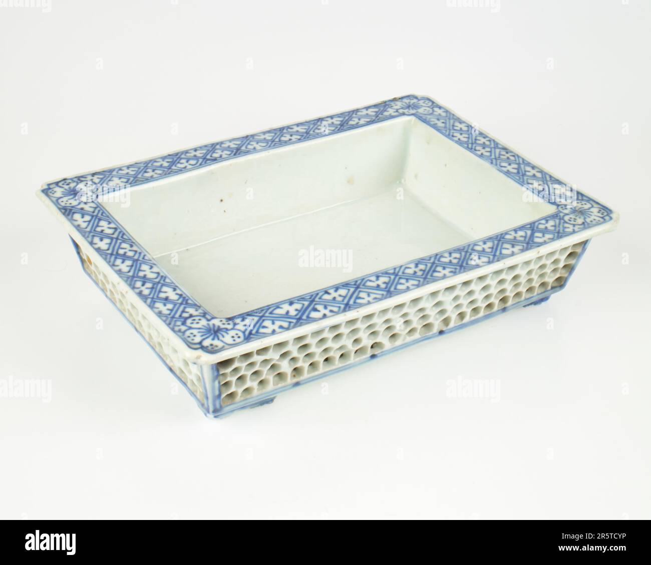 Antique 18th century Chinese blue and white porcelain reticulated ...