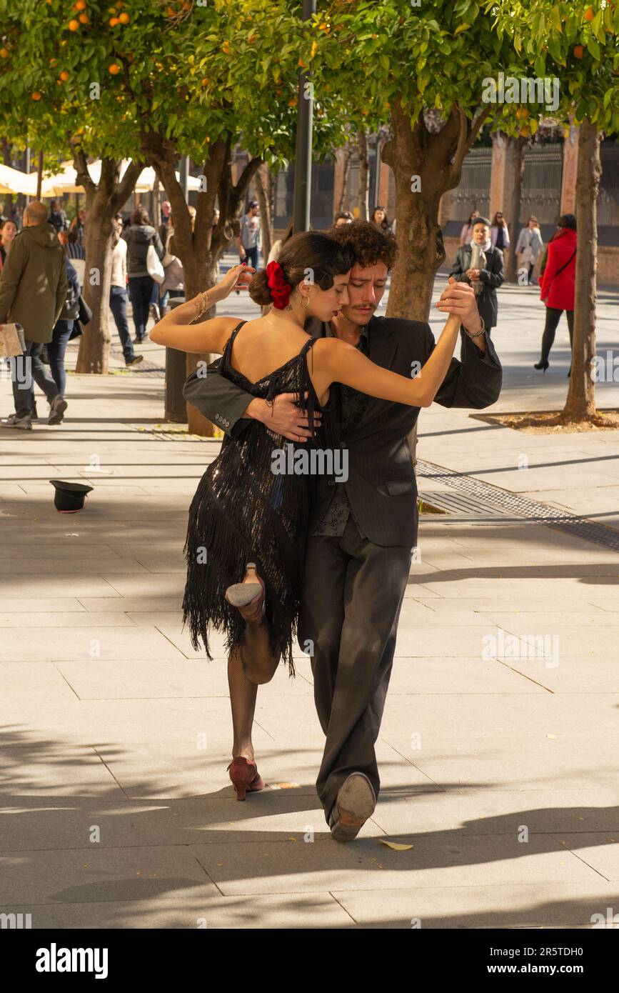Street performers dance the tango Stock Photo - Alamy