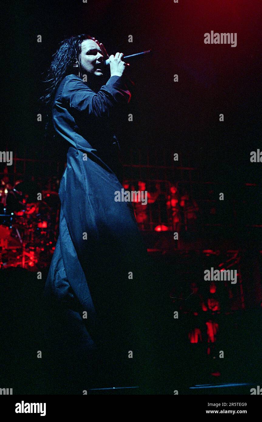 Milan Italy 2000-05-12 : Jonathan Davis singer of the Korn at the Forum ...