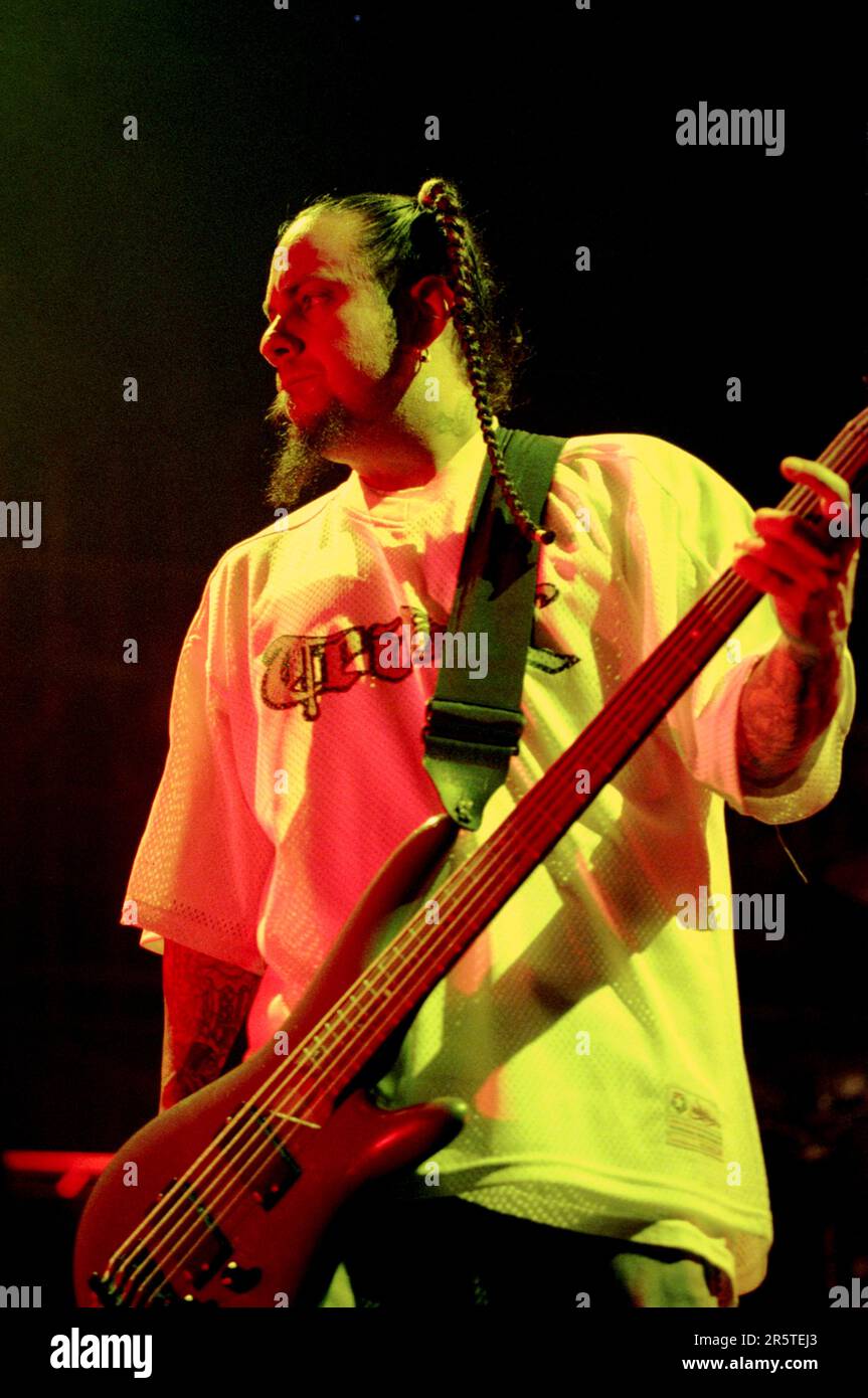 Milan Italy 2000-05-12 : Reginald "Fieldy" Arvizu bassist of the Korn ...