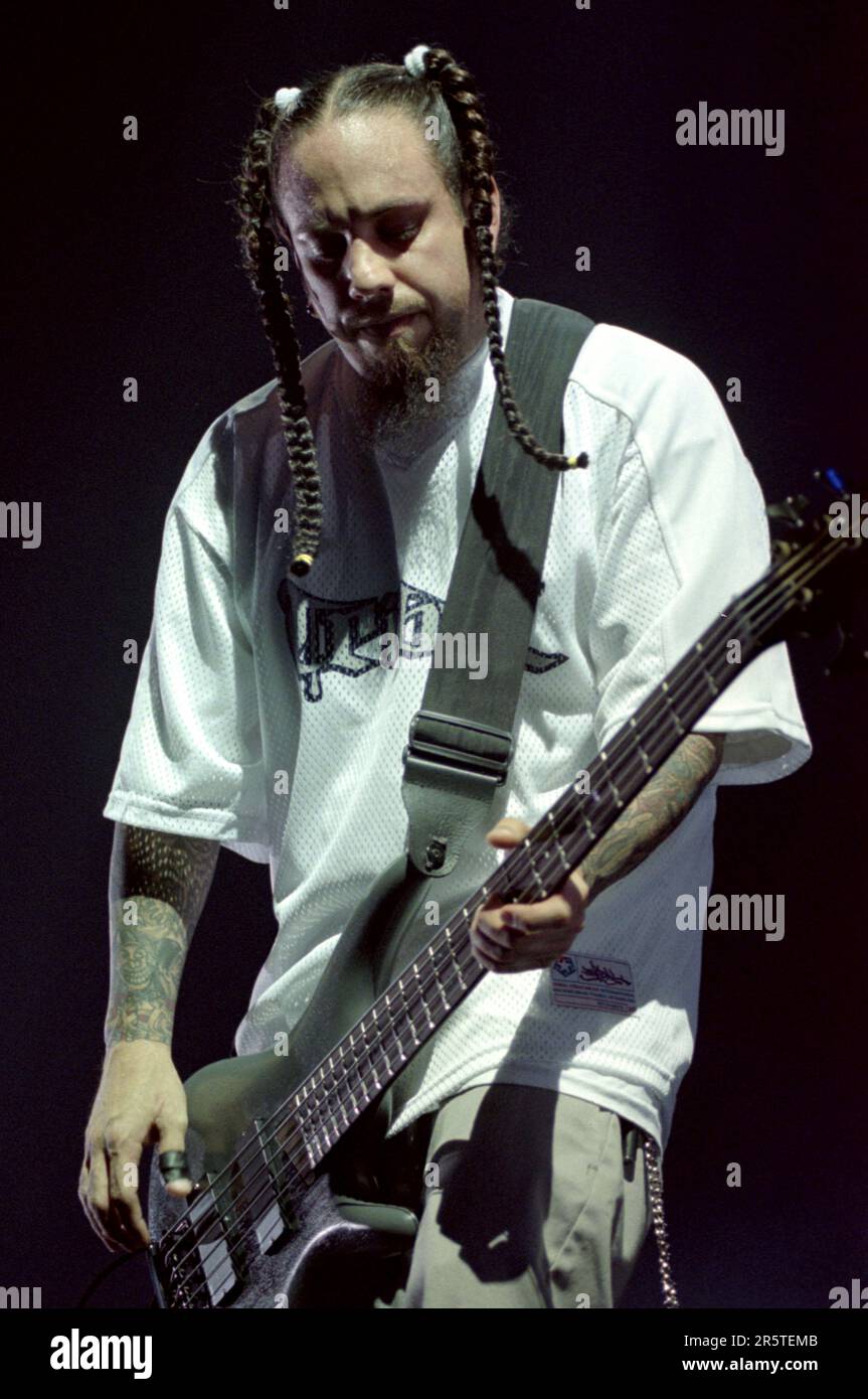 Milan Italy 2000-05-12 : Reginald "Fieldy" Arvizu bassist of the Korn at the Forum Assago Stock ...
