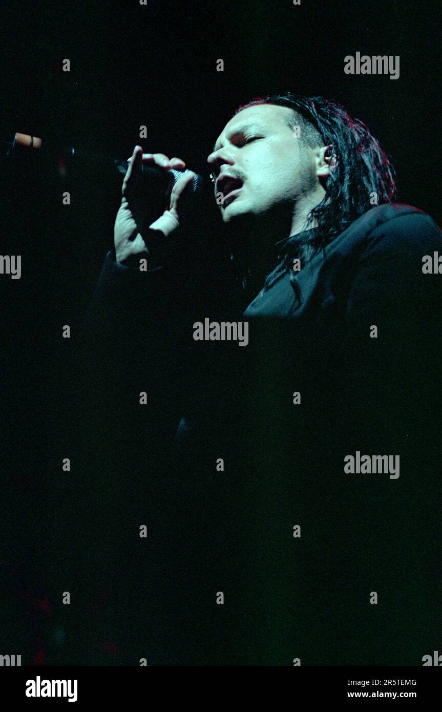 Milan Italy 2000-05-12 : Jonathan Davis singer of the Korn at the Forum ...