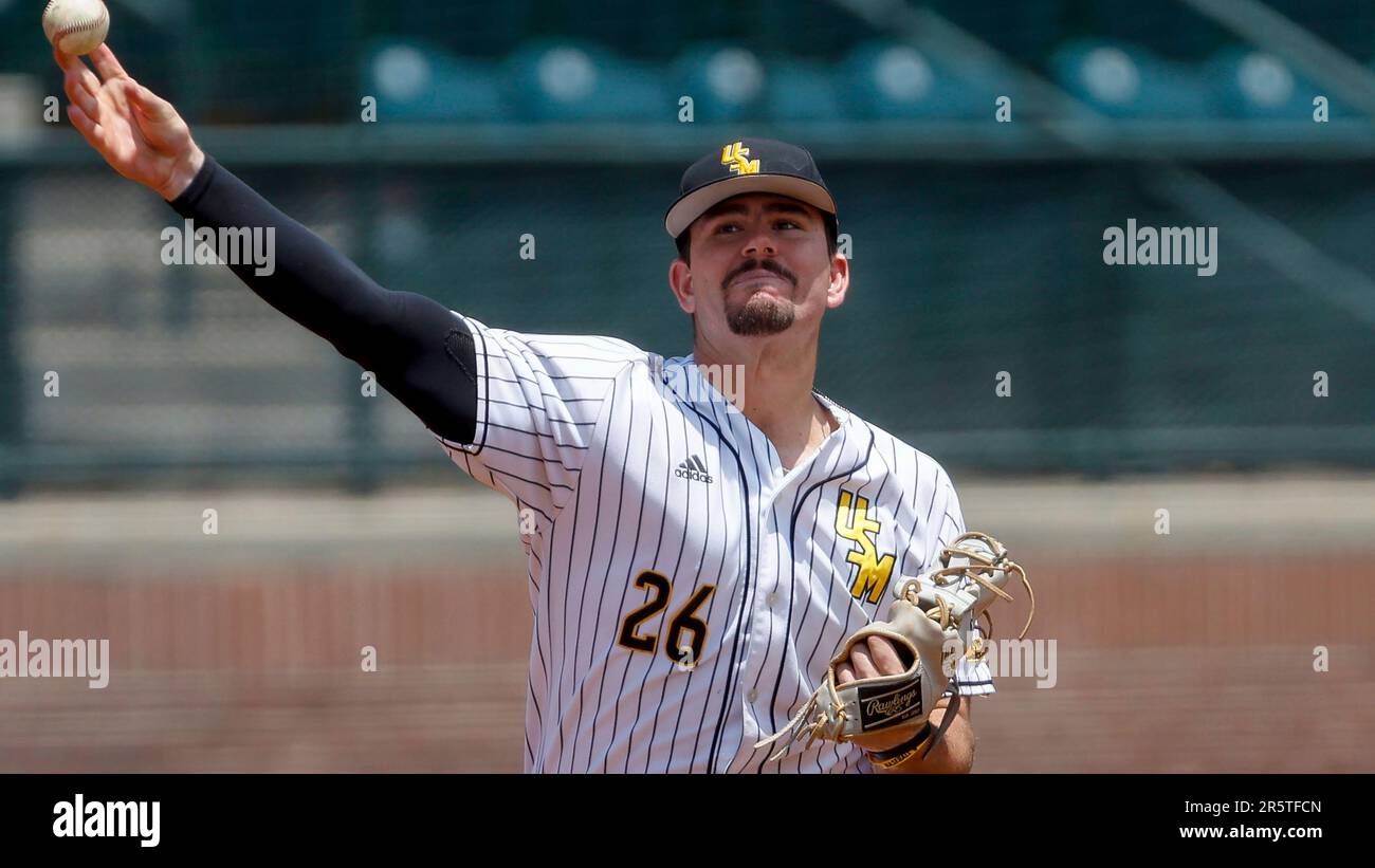 Southern Mississippi's Danny Lynch (26) throws to first base during to ...