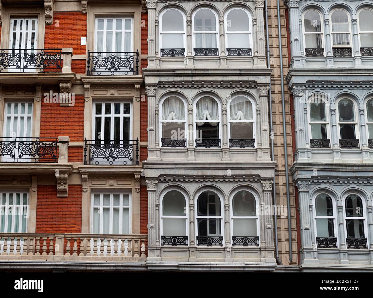 Balcony neighboring building hi-res stock photography and images - Alamy