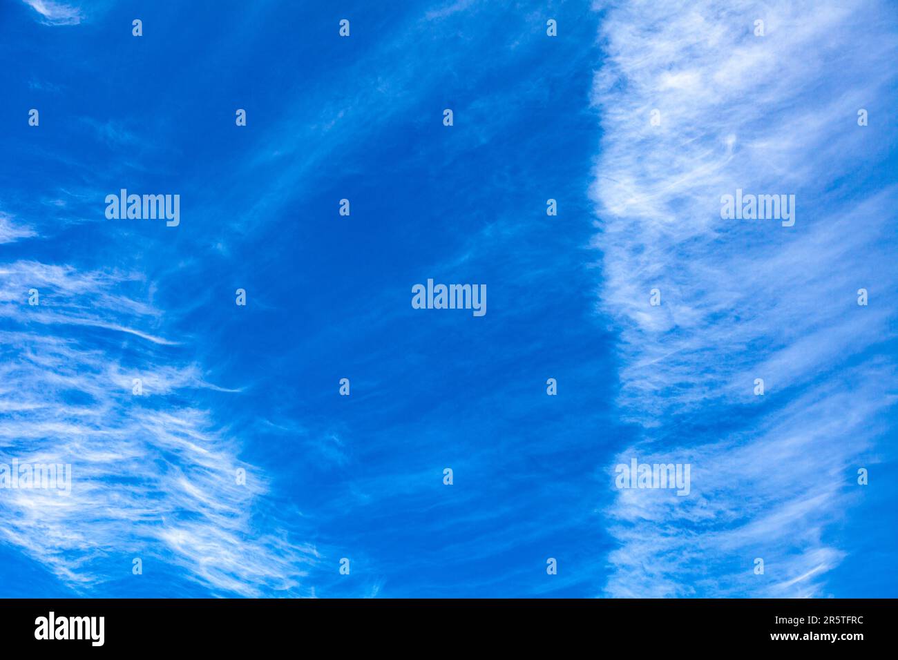 Wispy clouds hi-res stock photography and images - Alamy