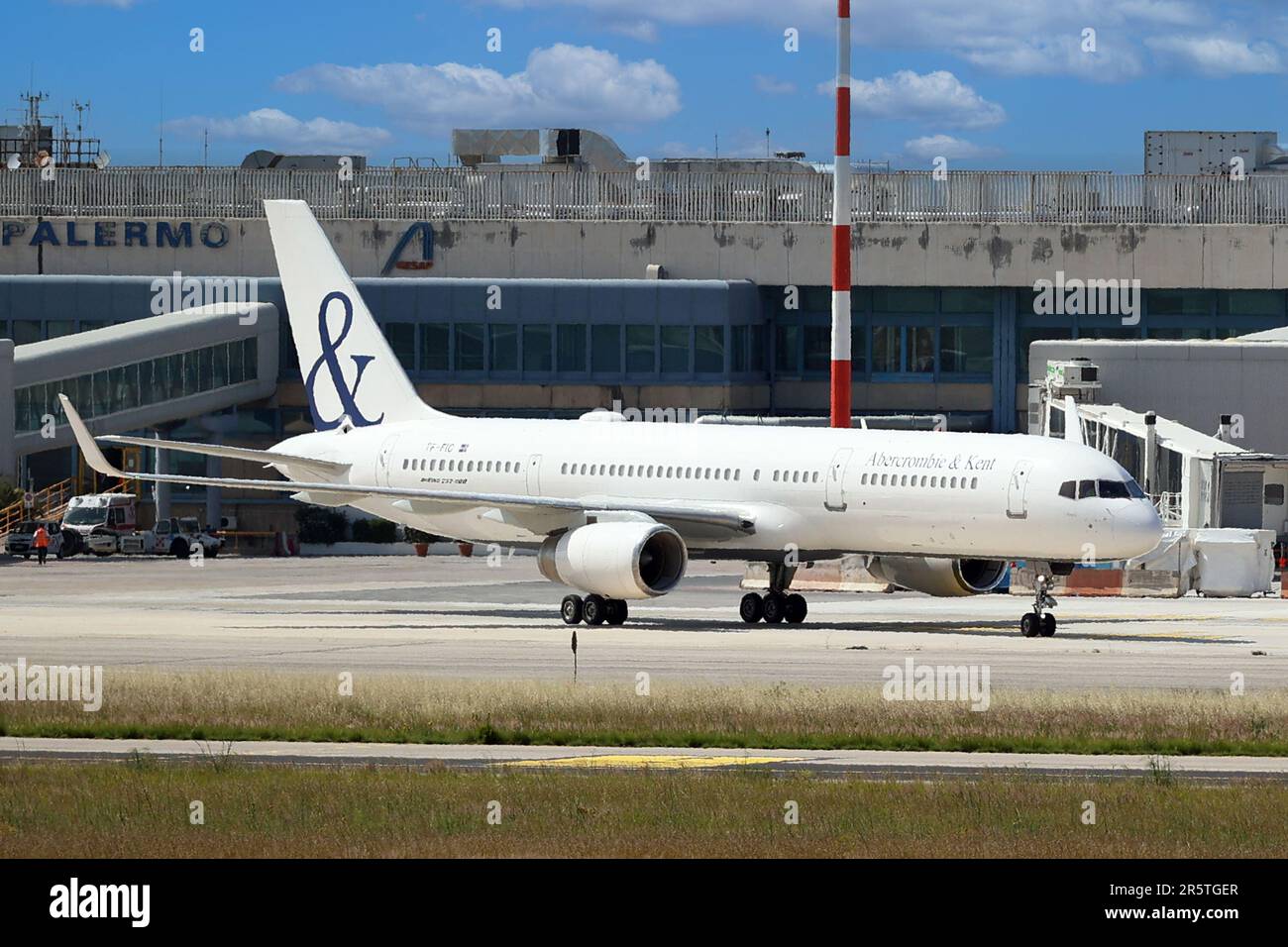 ICELANDAIR BOEING 757-23N OF ICELANDAIR RARE TO SEE IN SICILY in the ...