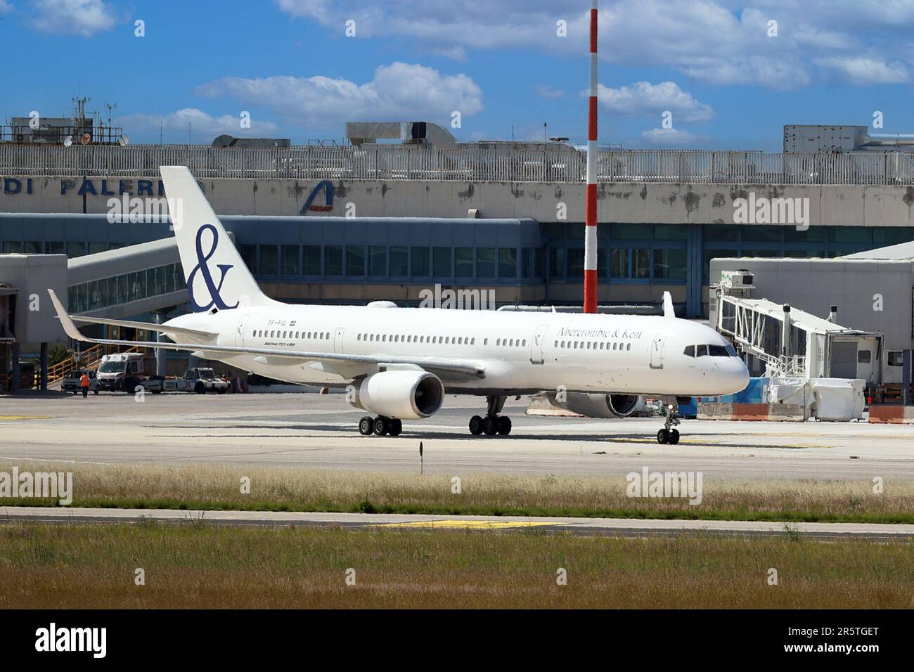 ICELANDAIR BOEING 757-23N OF ICELANDAIR RARE TO SEE IN SICILY in the ...