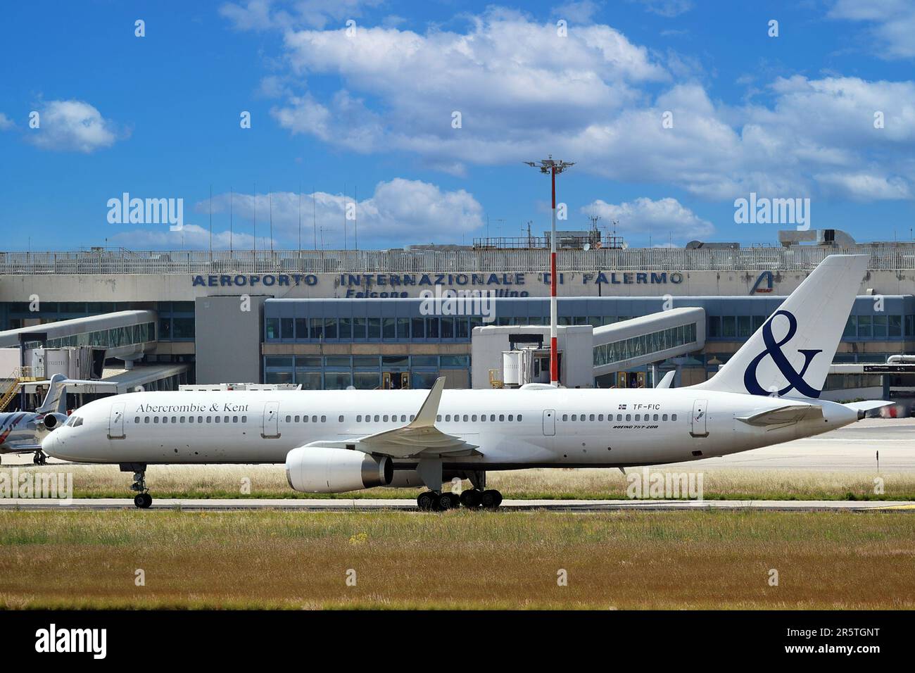 ICELANDAIR BOEING 757-23N OF ICELANDAIR RARE TO SEE IN SICILY in the ...