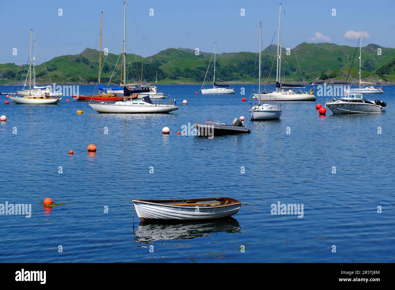 Crinan harbour boats hi-res stock photography and images - Alamy