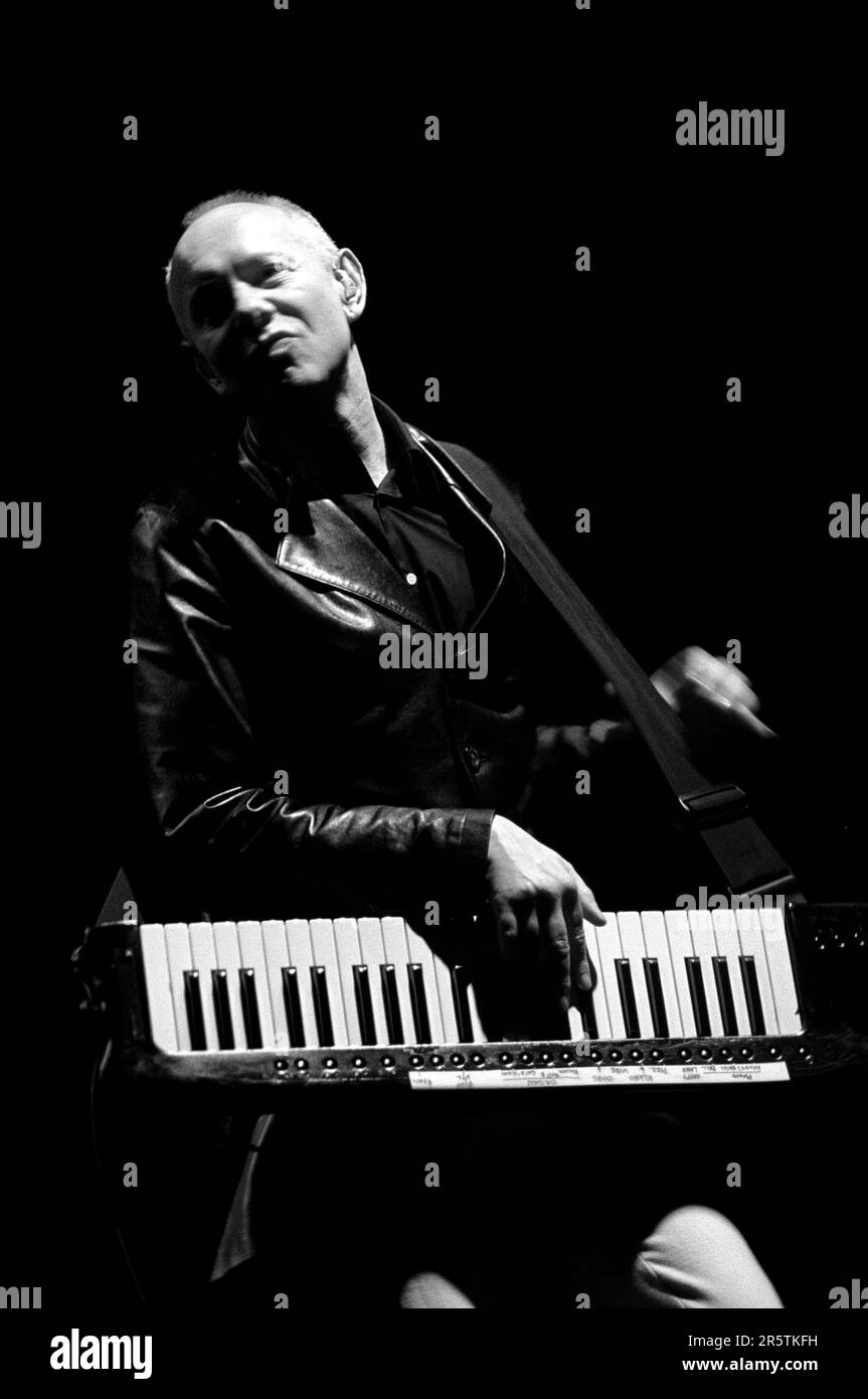 Joe jackson photographs 2000 hi-res stock photography and images - Alamy