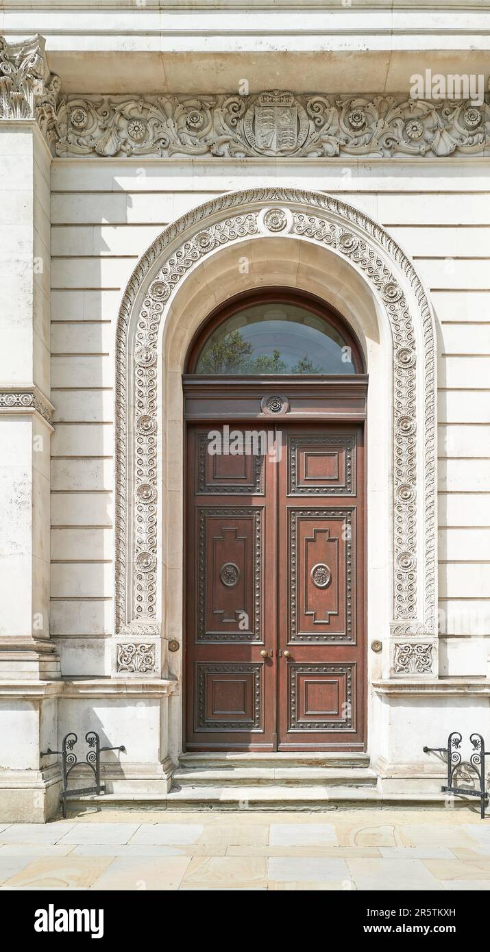 Closed door to british government offices (Foreign and Commonwealth ...