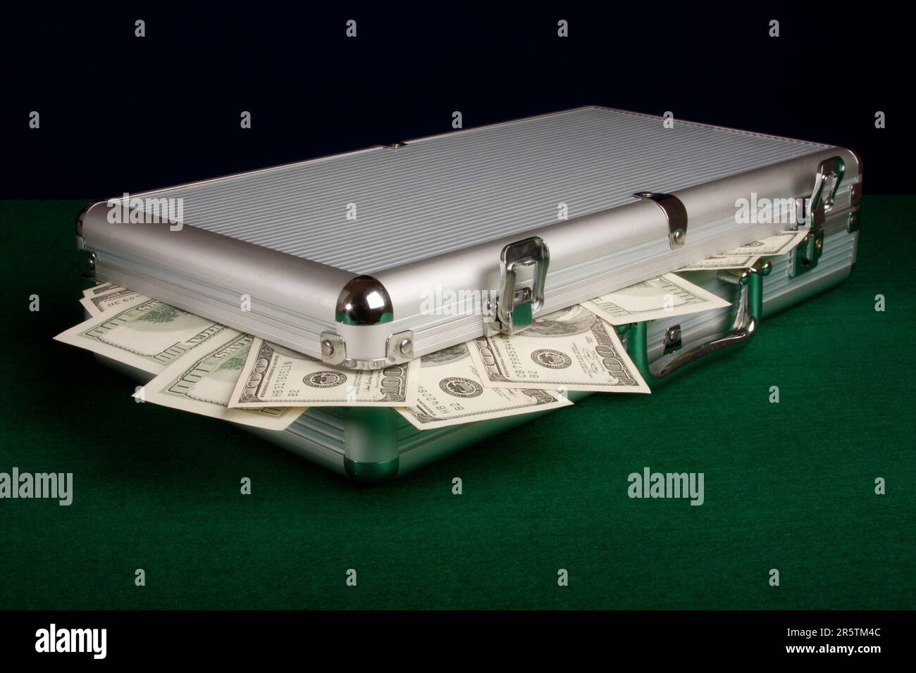 Overflowing suitcase hi-res stock photography and images - Alamy