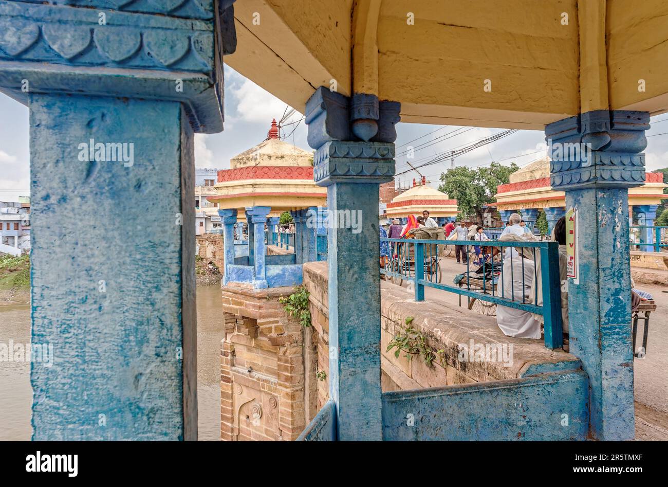 03-oct-2005 Shahi Bridge or Munim Khan's Bridge or Akbari Bridge Afghan ...