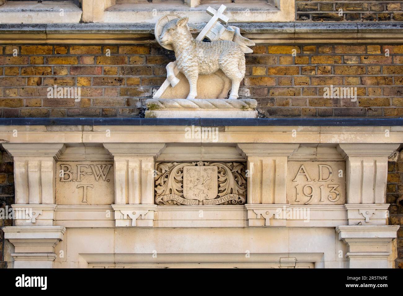 London, UK - April 20th 2023: Sculpture of the symbol of Middle Temple ...
