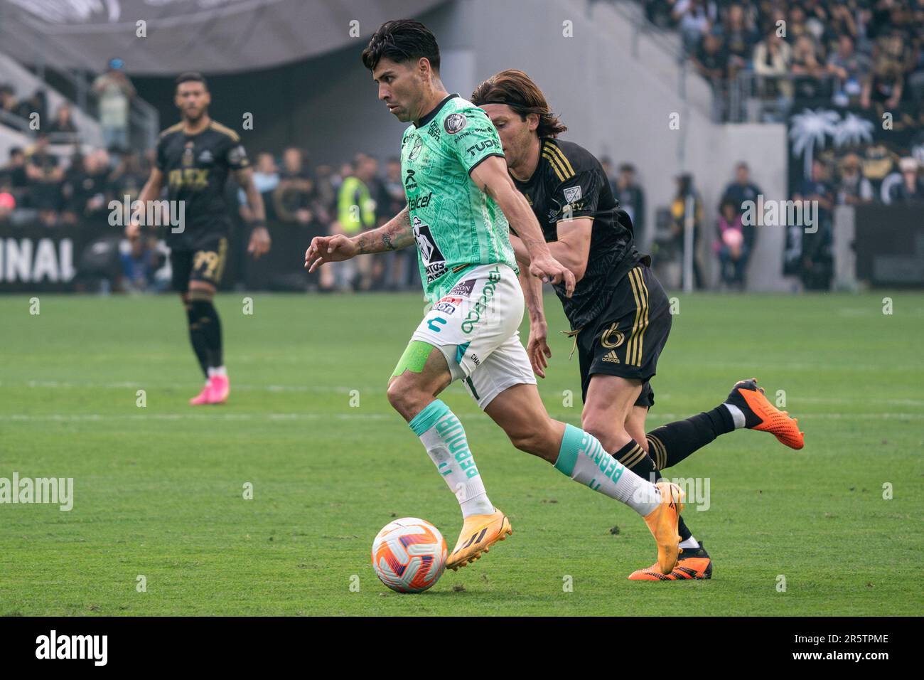 Club León forward Victor Davila (7) is defended by LAFC midfielder Ilie ...