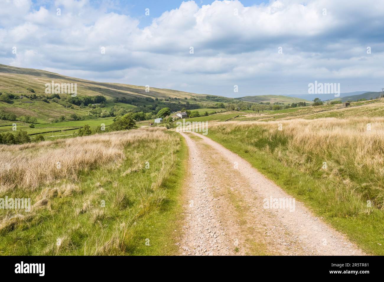 Walking to Garsdale Head From the Pennine Journey bridleway heading ...
