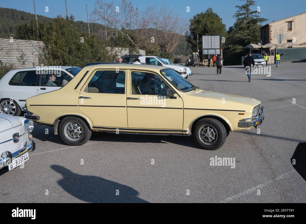 A classic light yellow Renault 12 on the street Stock Photo - Alamy