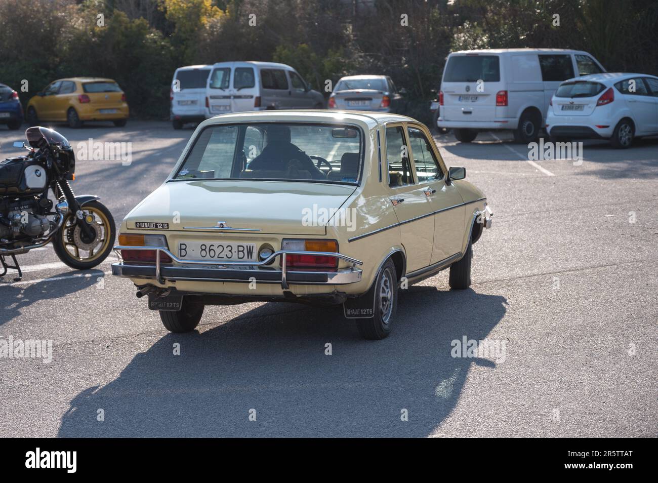 The rear view of a classic light yellow Renault 12 on the street Stock ...