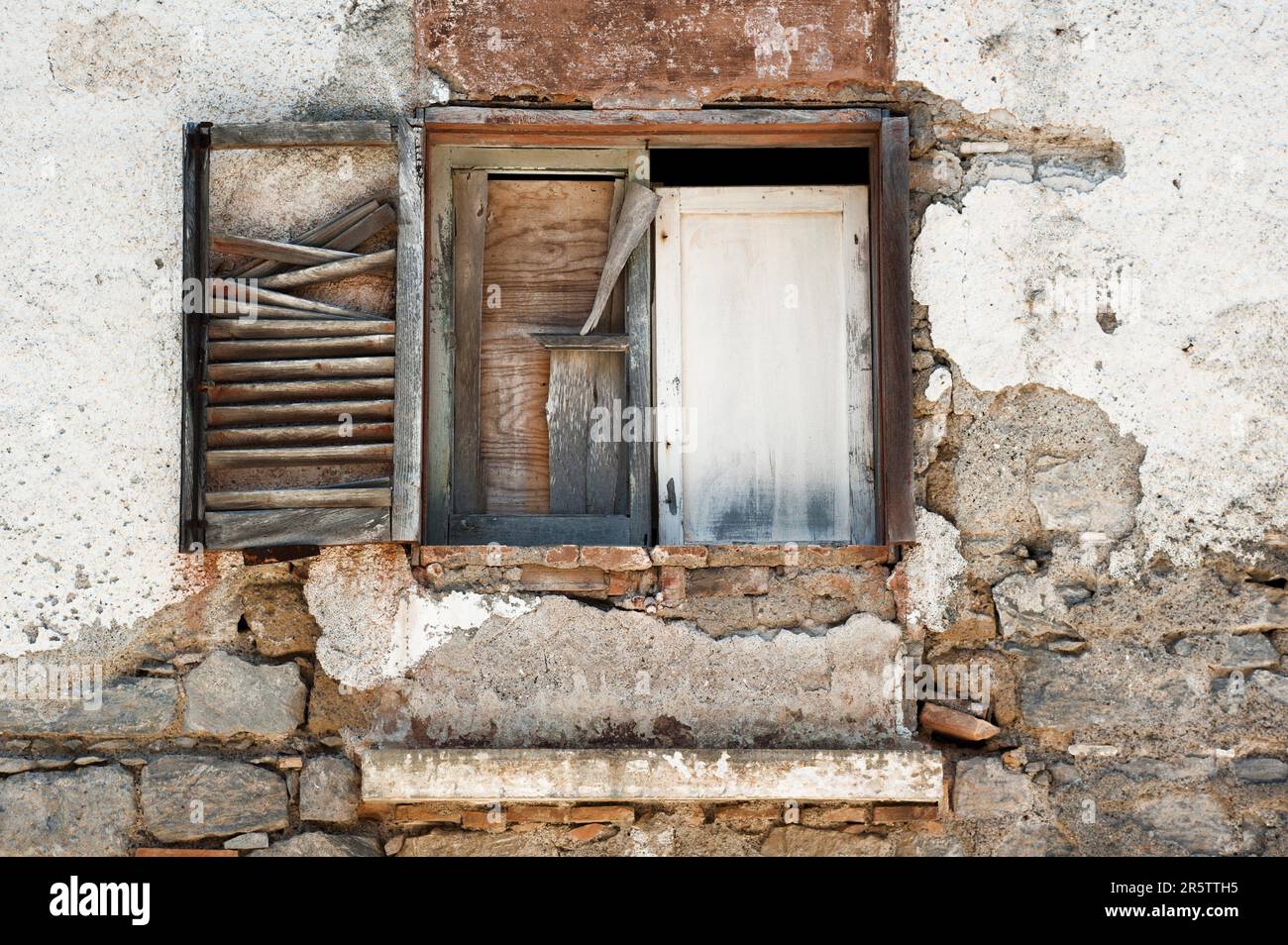 Brick sections hi-res stock photography and images - Alamy