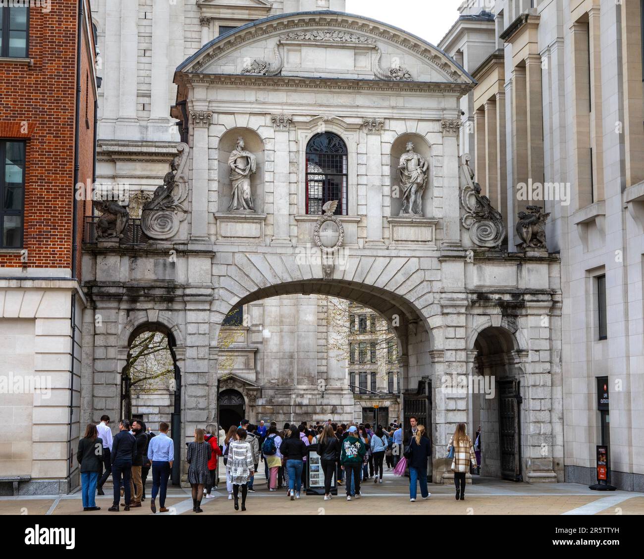 London, UK - April 17th 2023: The magnificent Temple Bar, viewed from ...