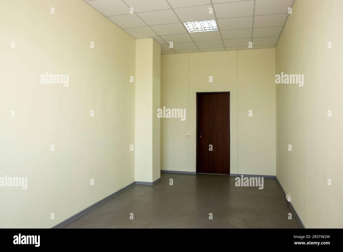 Interior of an empty room with a closed door Stock Photo - Alamy