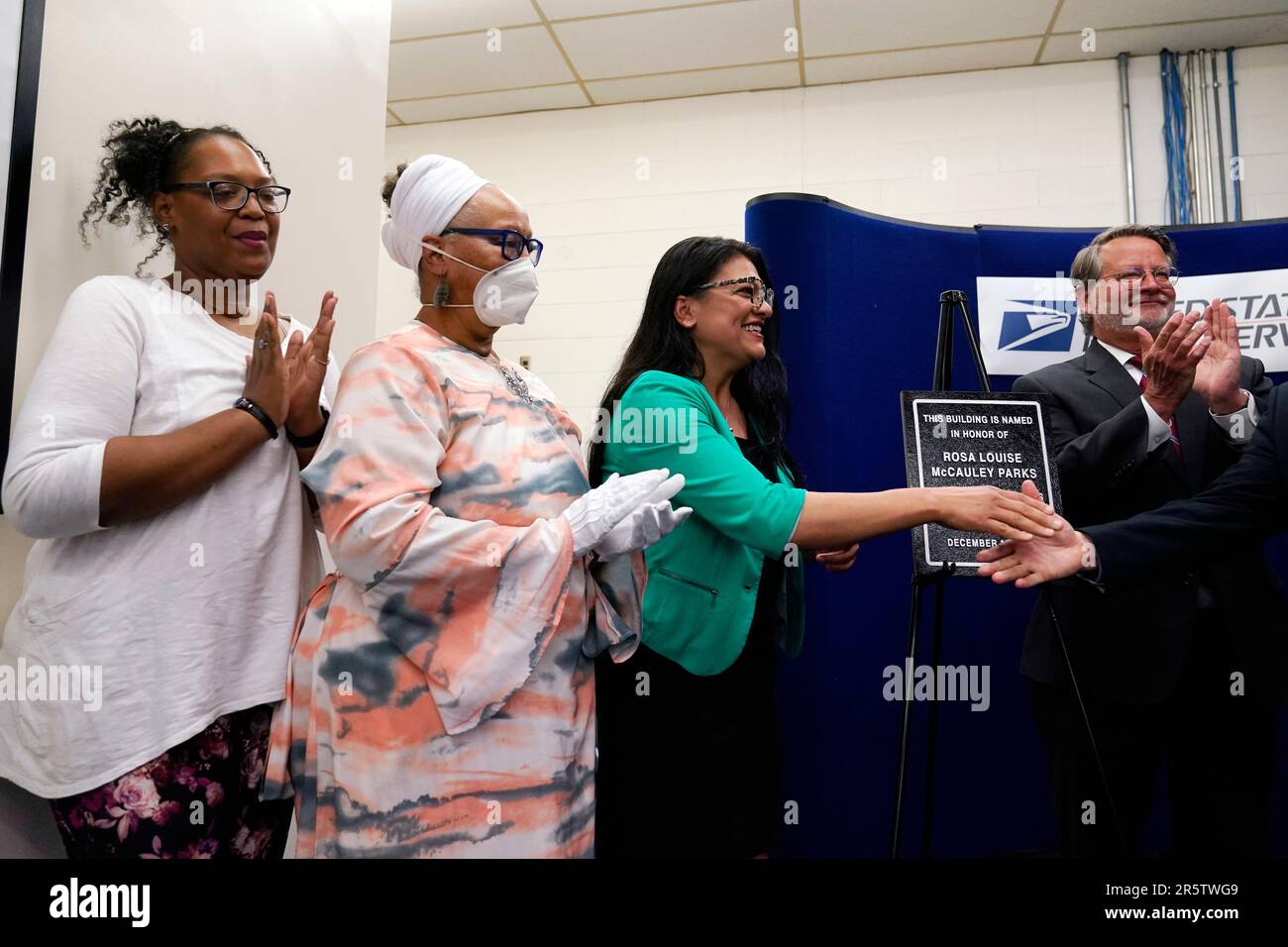 From left, Rosa Parks' great niece Renee Fussello, and niece Rhea ...
