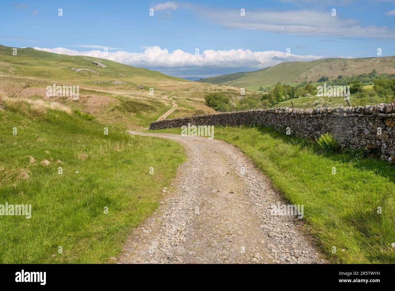 Walking to Garsdale Head From the Pennine Journey bridleway heading ...