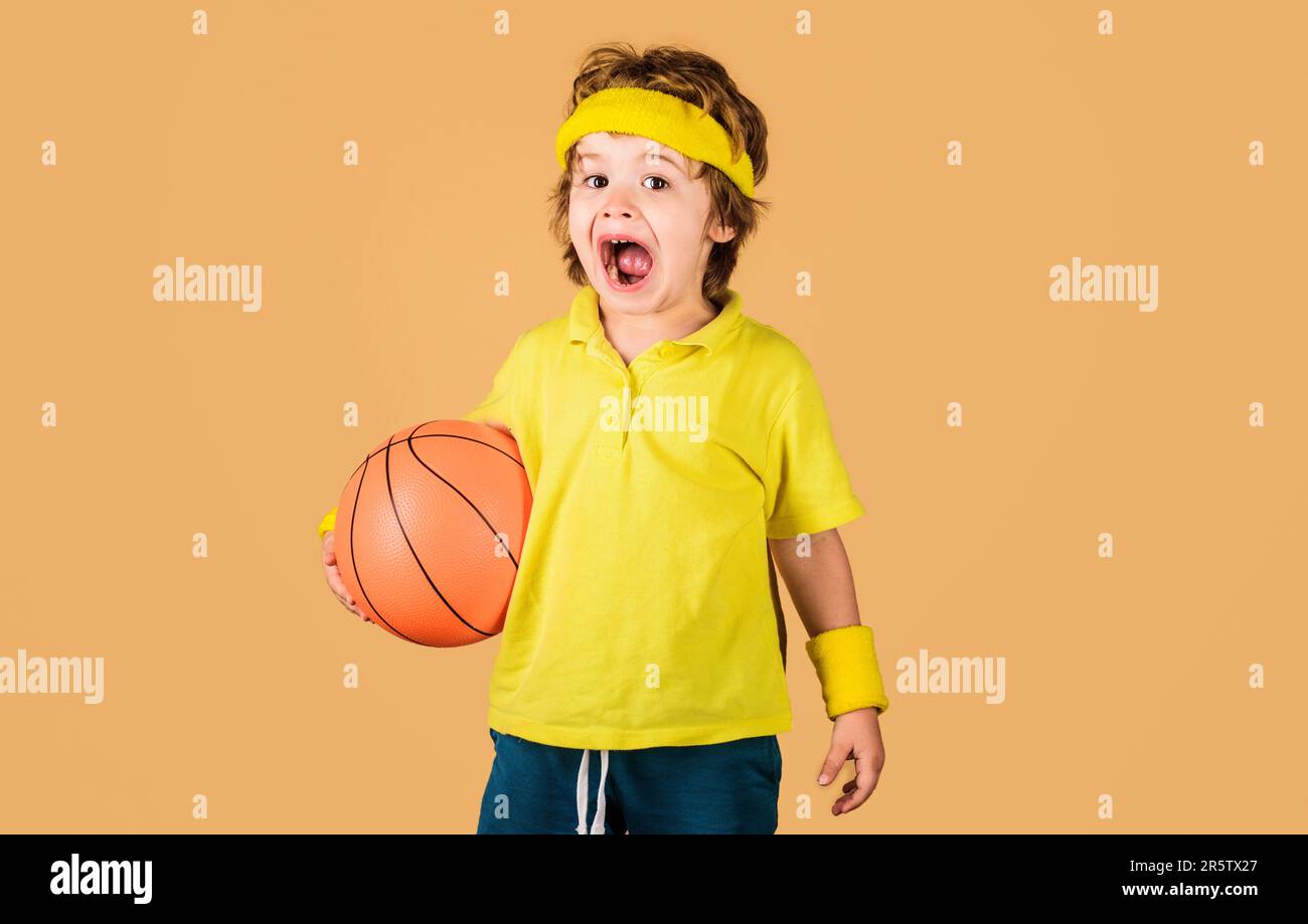 Kid basketball hi-res stock photography and images - Alamy