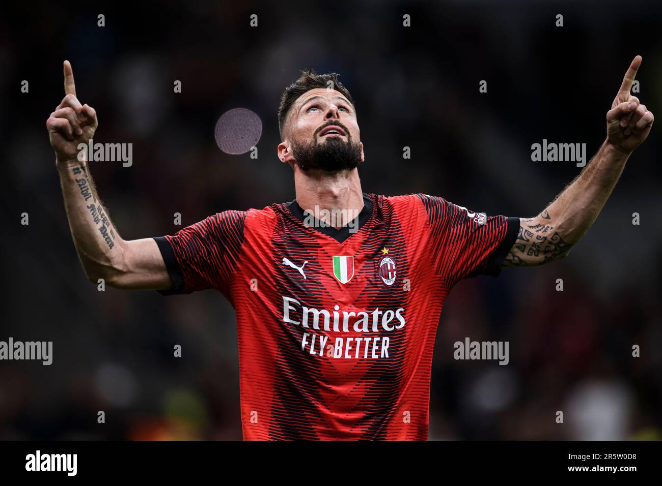 Giroud Celebration Wallpaper