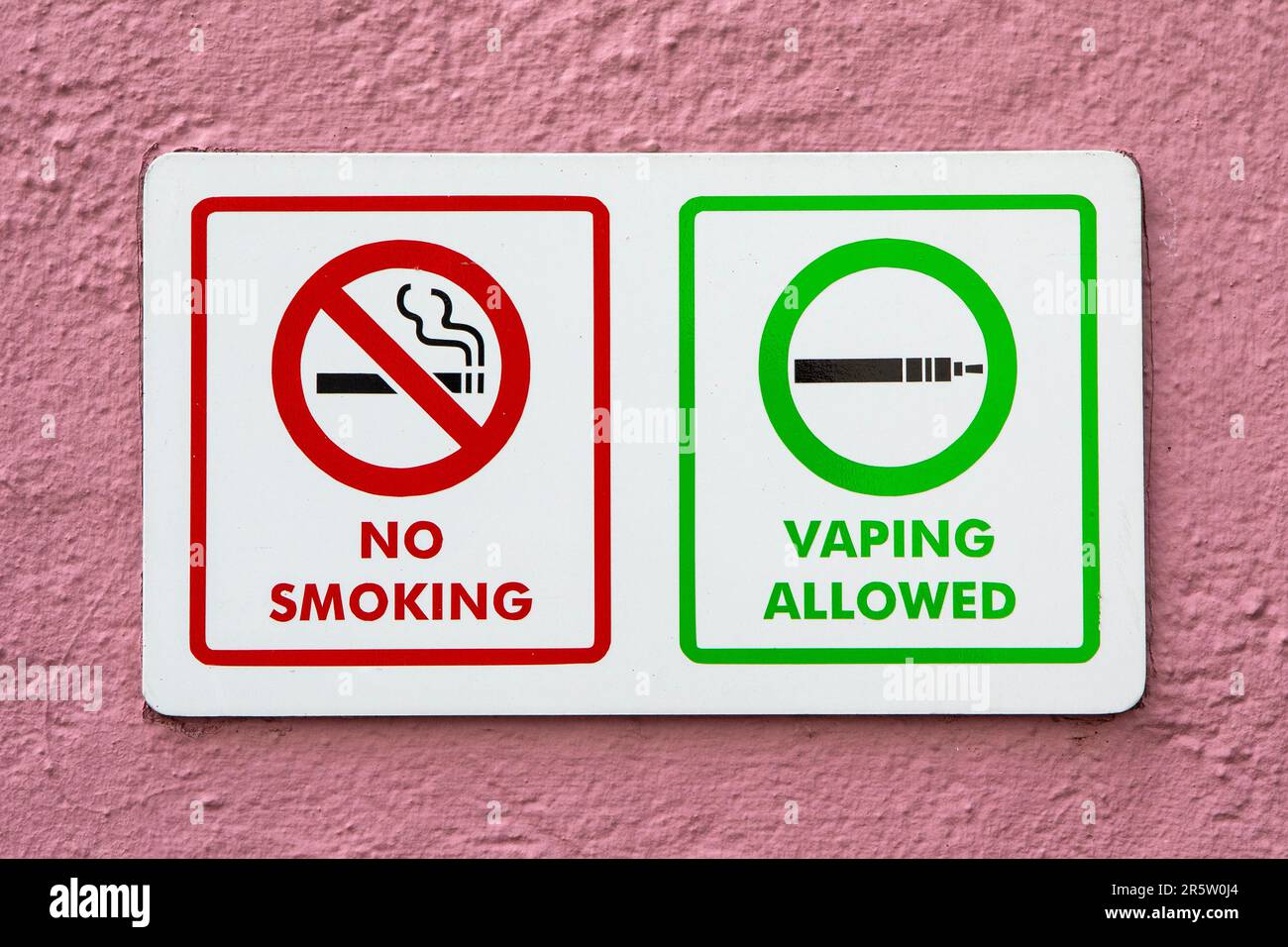 A sign stating that Smoking is not allowed, but Vaping is allowed Stock ...