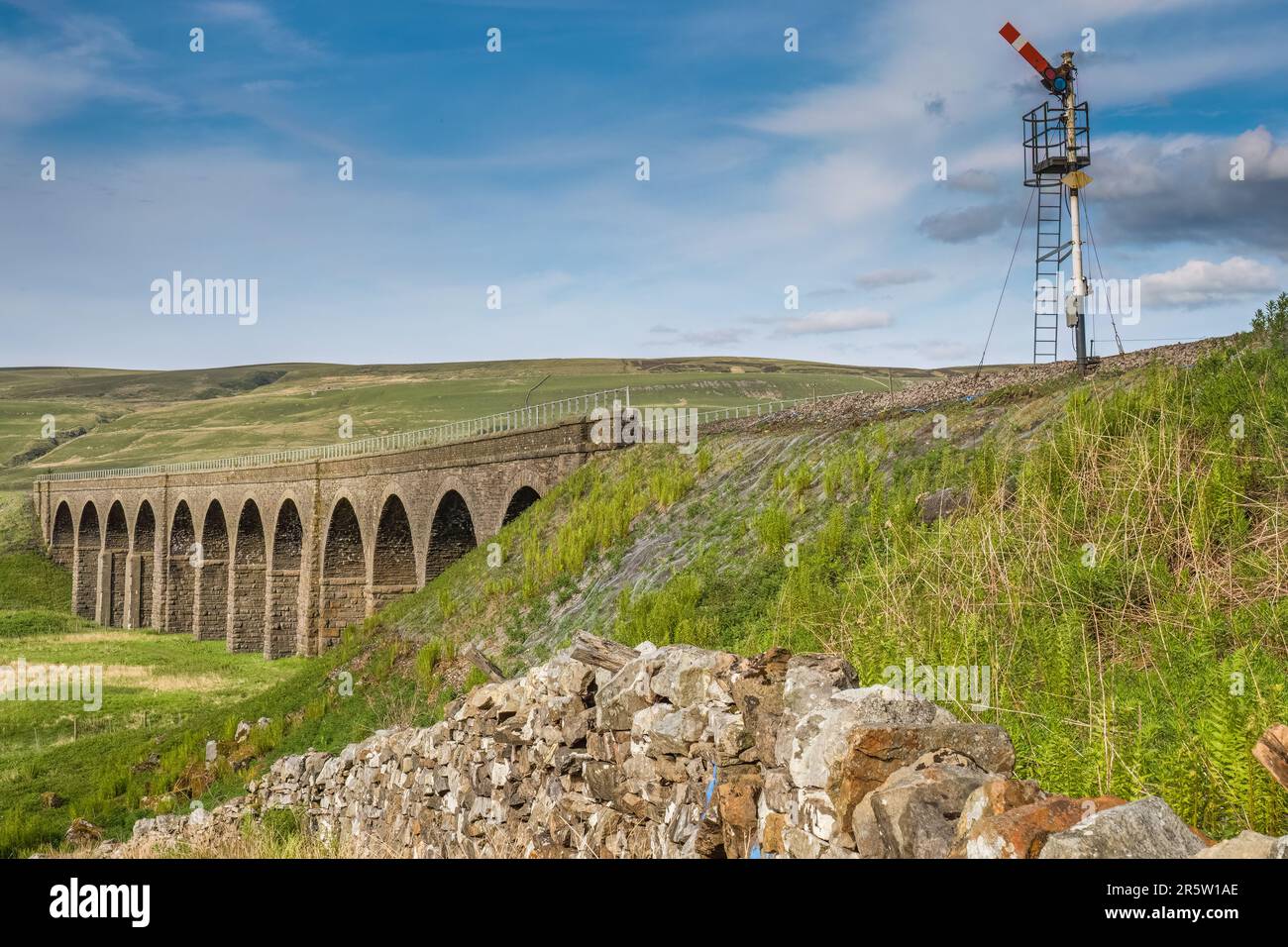 27.06.23 Garsdale Head, Cumbria, UK. Dandry Mire Viaduct is a railway ...